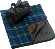 10 Best Stadium Blankets: Reviewed, Rated & Compared For Sports Fans